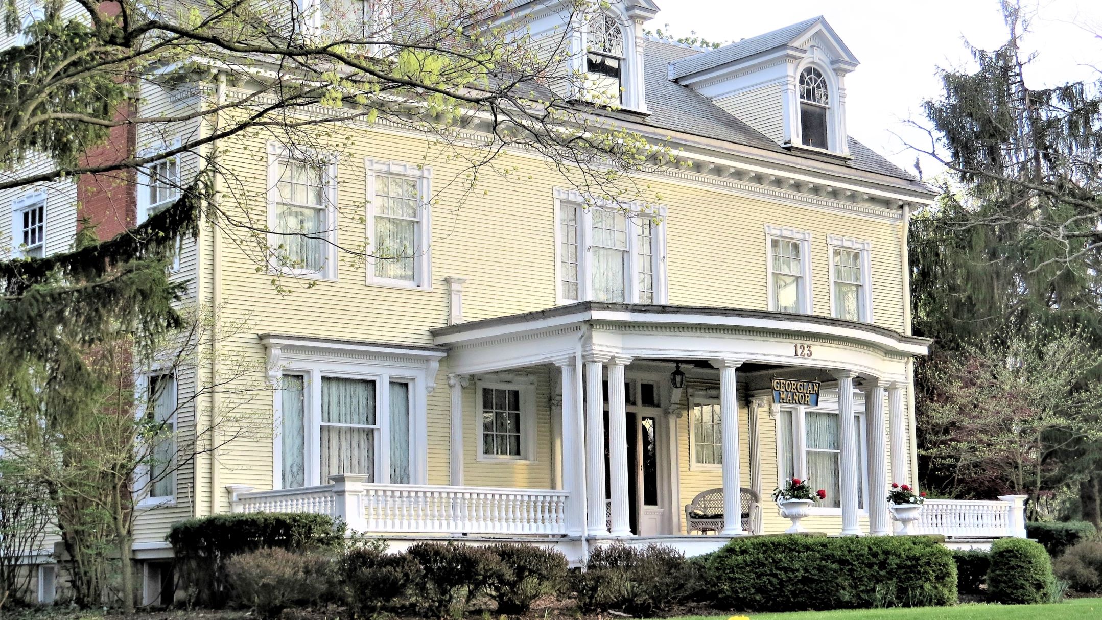 Georgian Manor Inn - B & B in Norwalk | Georgian Manor Inn - B & B For Sale